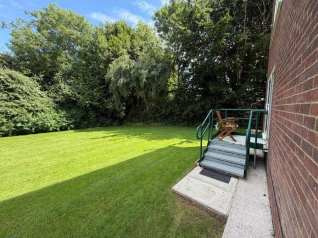 2 bedroom ground floor flat for sale in Lee Court, Cardiff, CF14