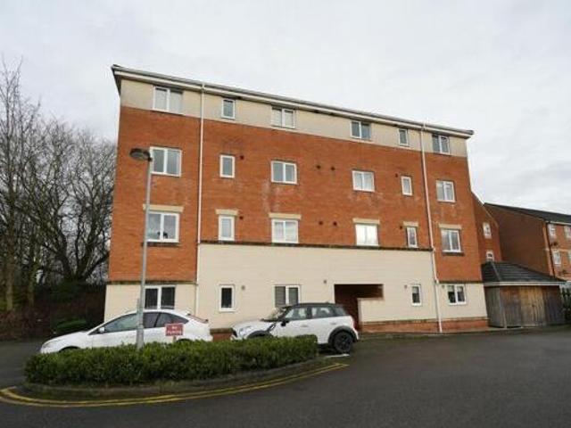 2 Bedroom Ground Floor Flat For Sale In Leigh