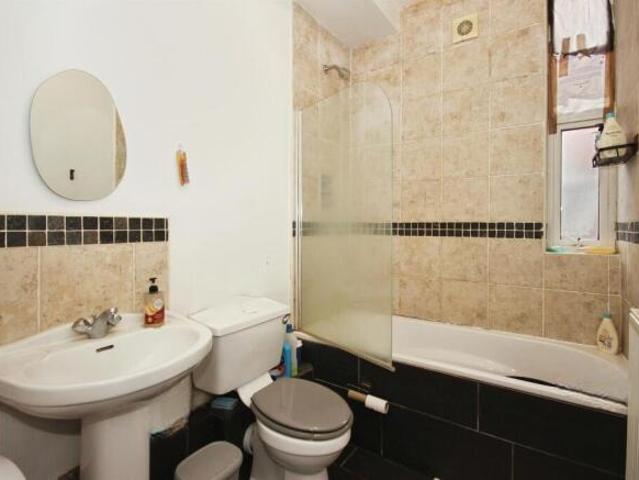 2 bedroom ground floor flat for sale in Lillington Road, Leamington Spa, CV32