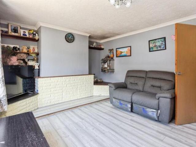 2 bedroom ground floor flat for sale in Lincoln Drive, Watford, WD19