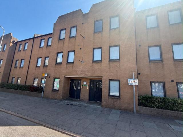 2 bedroom ground floor flat for sale in Lincoln Road, Peterborough, PE1