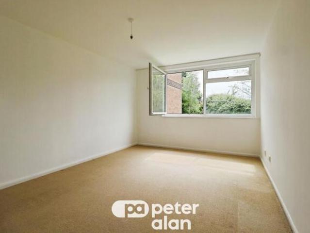 2 bedroom ground floor flat for sale in Lisvane Road, Llanishen, Cardiff, CF14