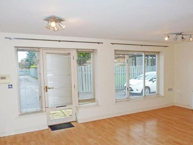 2 Bedroom Ground Floor Flat For Sale In Market Weighton, York