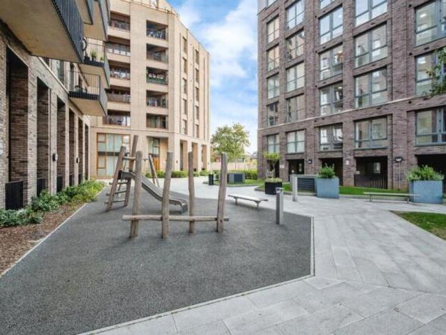 2 bedroom ground floor flat for sale in Marri Street, Watford, WD24