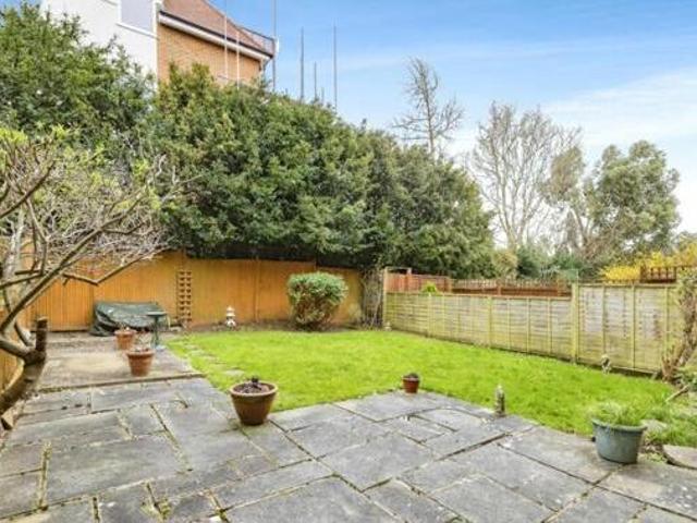 2 Bedroom Ground Floor Flat For Sale In Northwood
