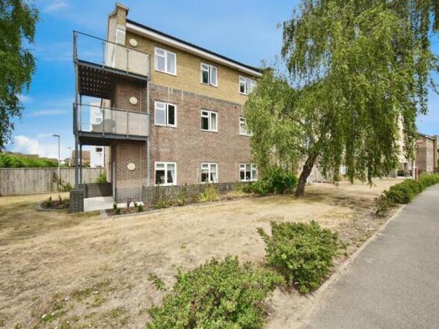 2 bedroom ground floor flat for sale in North Street, Milton Regis, Sittingbourne, ME10