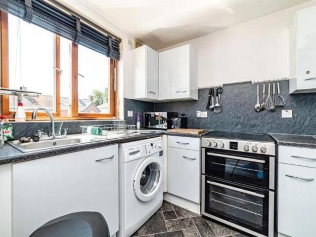 2 bedroom ground floor flat for sale in Southview Mews, Basingstoke, RG21
