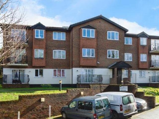 2 Bedroom Ground Floor Flat For Sale In South Croydon