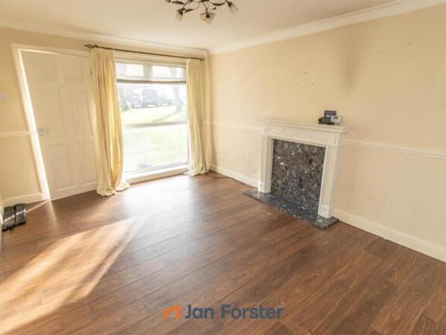 2 bedroom ground floor flat for sale in Skelton Court, Newcastle Upon Tyne, NE3