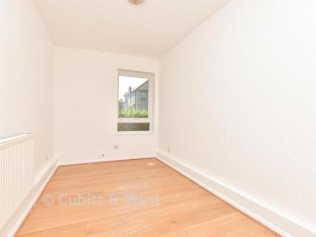 2 bedroom ground floor flat for sale in St. James Road, Sutton, Surrey, SM1