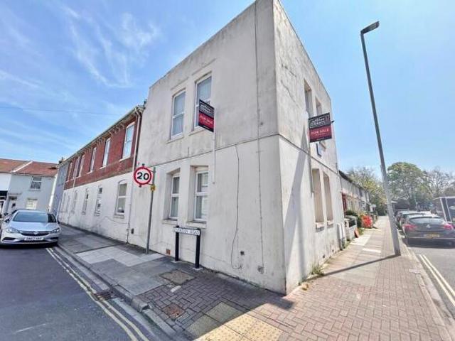 2 bedroom ground floor flat for sale in Station Road, Copnor, PO3