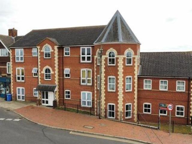 2 Bedroom Ground Floor Flat For Sale In Station Road