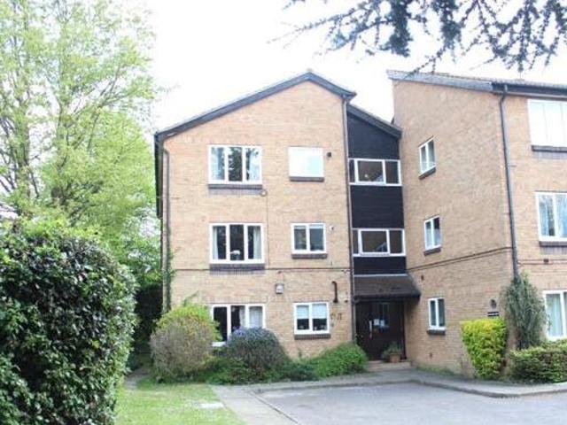 2 Bedroom Ground Floor Flat For Sale In Surbiton, Surrey