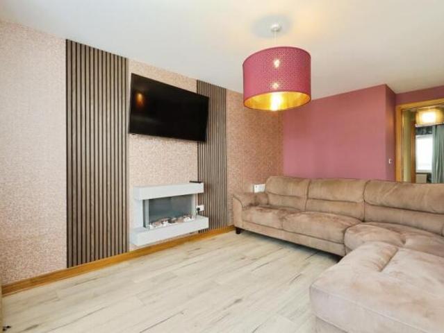 2 bedroom ground floor flat for sale in Palmer Court, Glasgow, G64