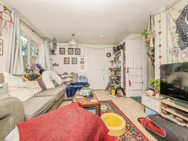 2 bedroom ground floor flat for sale in Pearse Way, Purdis Farm, Ipswich, IP3
