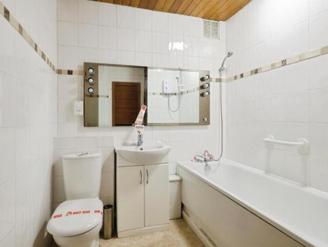 2 bedroom ground floor flat for sale in Royal Parade, Eastbourne, BN22