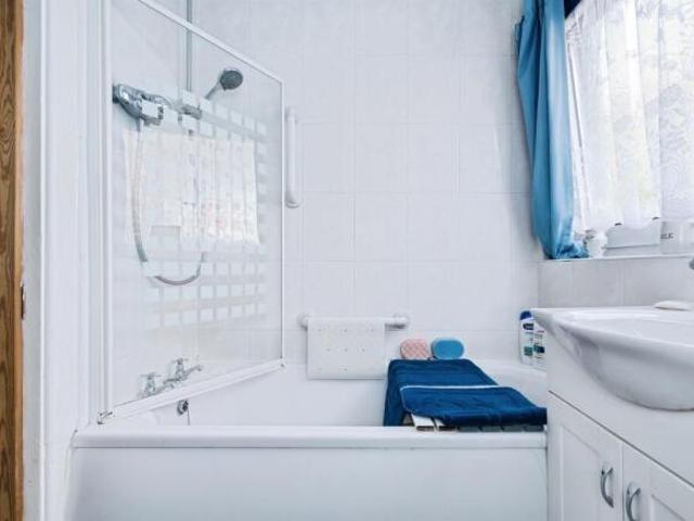 2 bedroom ground floor flat for sale in Roberts Road, Southampton, SO15