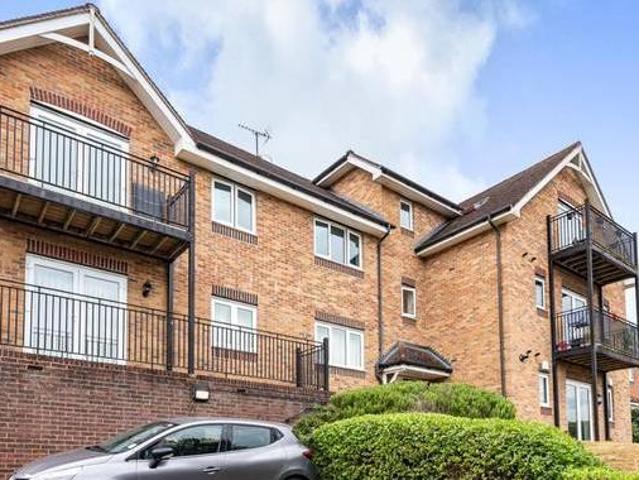 2 bedroom ground floor flat for sale in Rugby Rise High Wycombe HP11