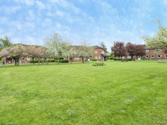 2 bedroom ground floor flat for sale in Ruskin Court, Newport Pagnell, MK16