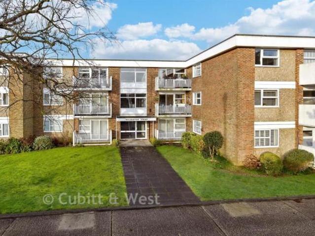 2 bedroom ground floor flat for sale in Wallace Avenue, Worthing, West Sussex, BN11