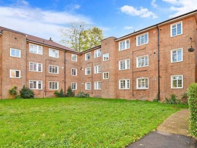 2 Bedroom Ground Floor Flat For Sale In Wallington