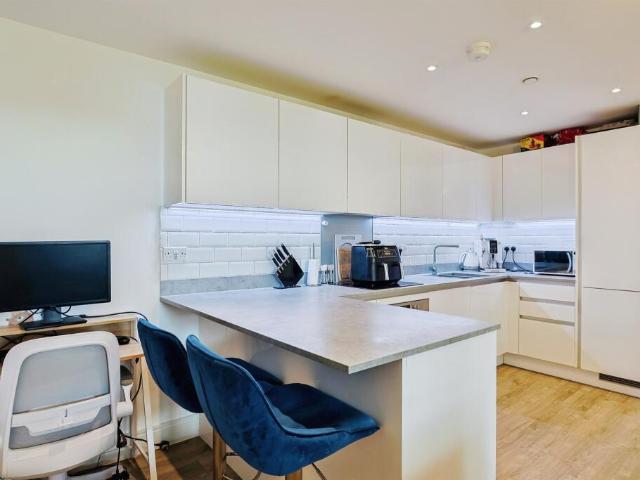 2 bedroom ground floor flat for sale in West Cliff Road, Bournemouth, BH2