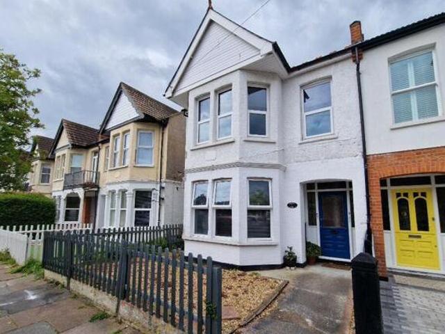 2 Bedroom Ground Floor Flat For Sale In Westcliff on sea, Essex