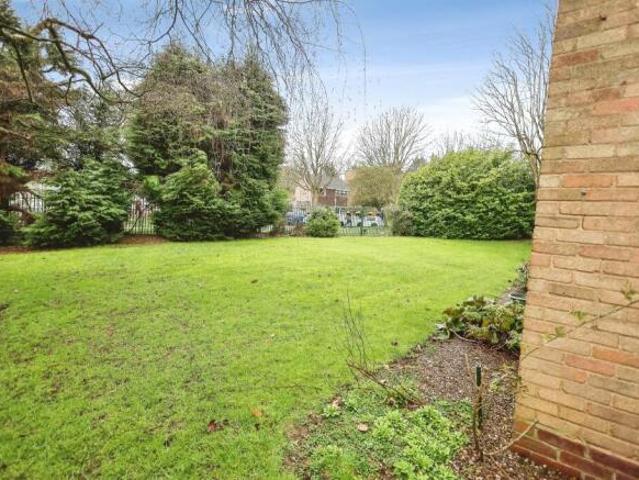 2 bedroom flat for sale in Winchfield Drive, Harborne, Birmingham, B17