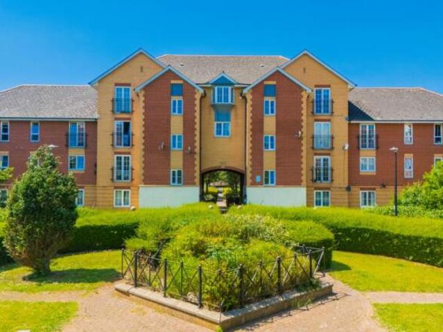 2 bedroom ground floor flat for sale in Windsor Quay, Cardiff Bay, CF11