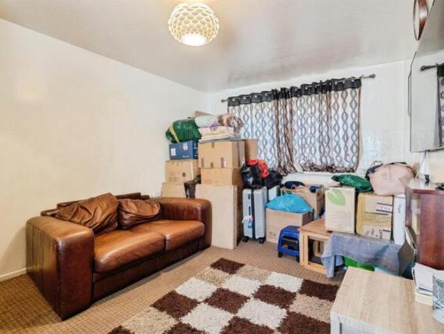 2 bedroom ground floor flat for sale in Thurcaston Road, Leicester, LE4