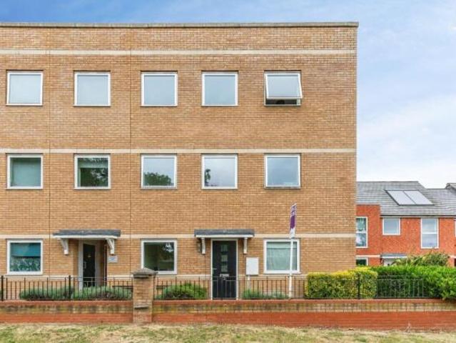 2 bedroom ground floor flat for sale in Timken Way South, Northampton, NN5