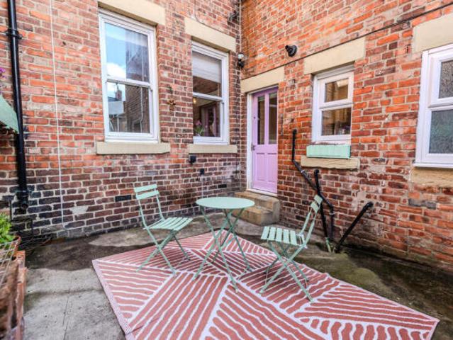 2 bedroom ground floor flat for sale in Trewhitt Road, Heaton, Newcastle Upon Tyne, NE6