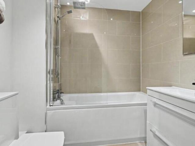 2 bedroom ground floor flat for sale in Tyndale Mews, Cippenham, Berkshire, SL1 9JY, SL1