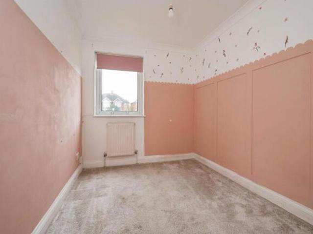 2 bedroom ground floor flat for sale in Vespasian Road, Southampton, SO18