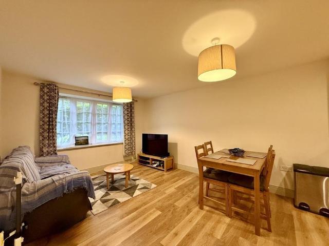 2 bedroom ground floor flat to rent