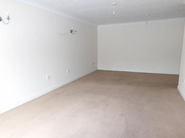 2 bedroom ground floor flat to rent