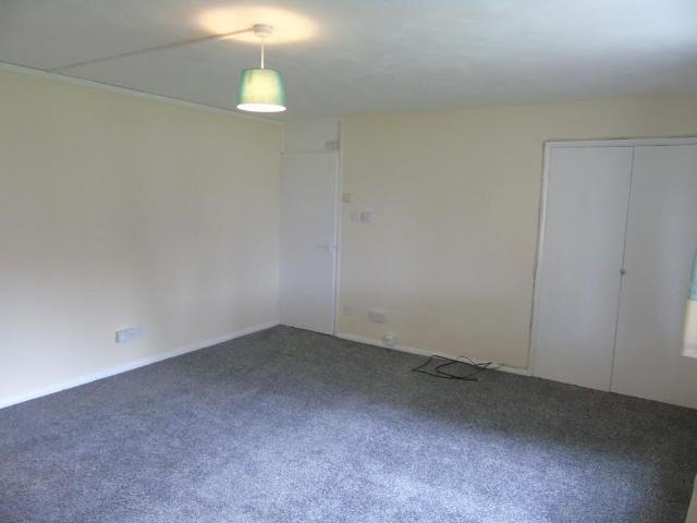 2 bedroom ground floor flat to rent