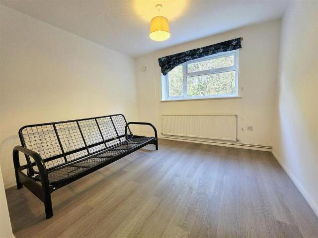 2 bedroom ground floor flat to rent
