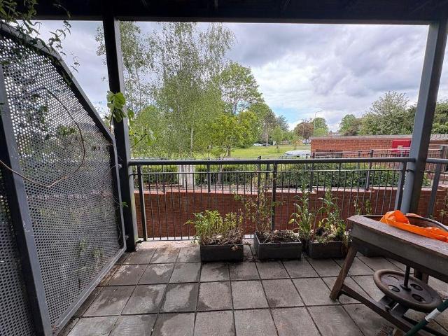 2 bedroom ground floor flat to rent