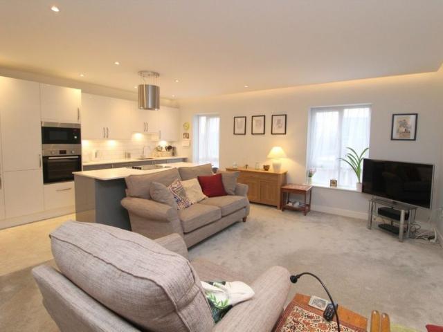 2 bedroom Ground floor flat to rent