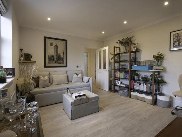 2 bedroom ground floor flat to rent