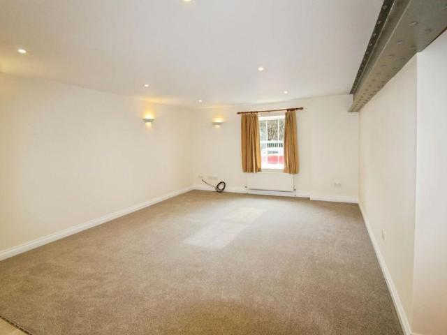 2 bedroom ground floor flat to rent