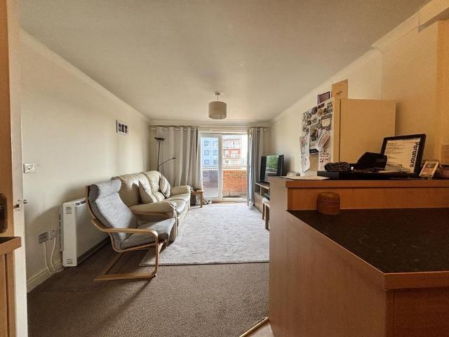 2 bedroom ground floor flat to rent