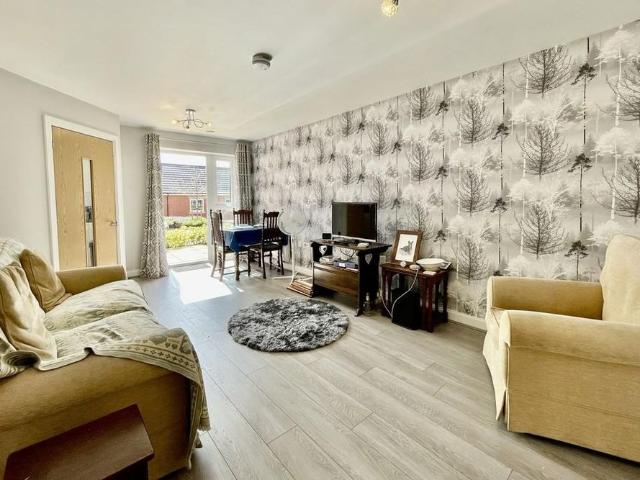 2 bedroom ground floor flat to rent