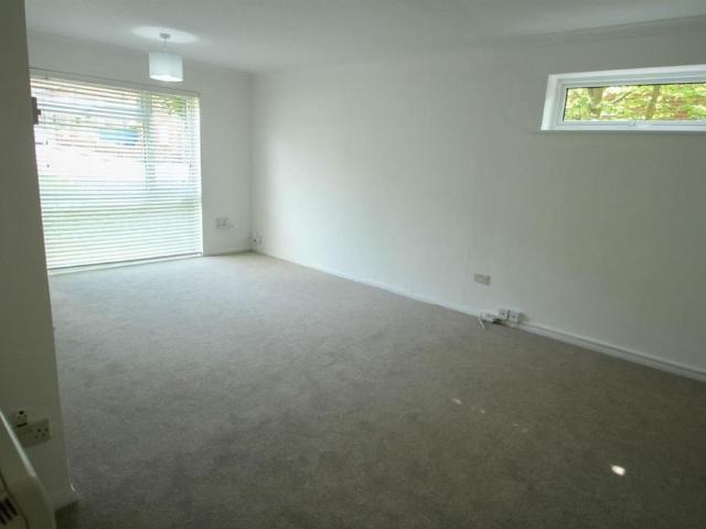 2 bedroom ground floor flat to rent