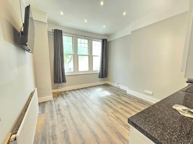 2 bedroom ground floor flat to rent