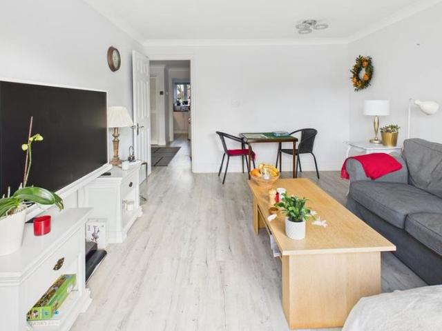 2 bedroom ground floor flat to rent