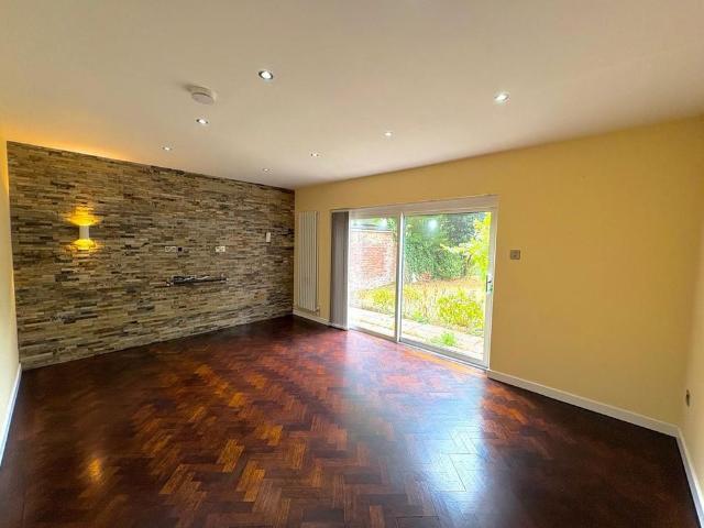 2 bedroom ground floor flat to rent