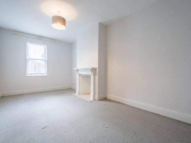 2 bedroom ground floor flat to rent