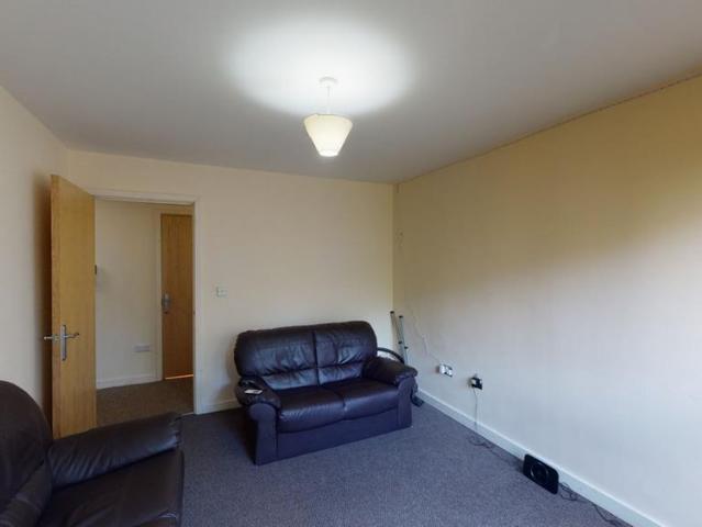 2 bedroom ground floor flat to rent